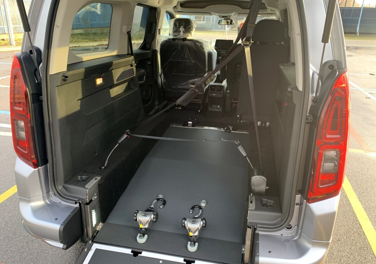 Emico - Tripod Mobility WAV’s - Toyota PROACE CITY Verso Long
