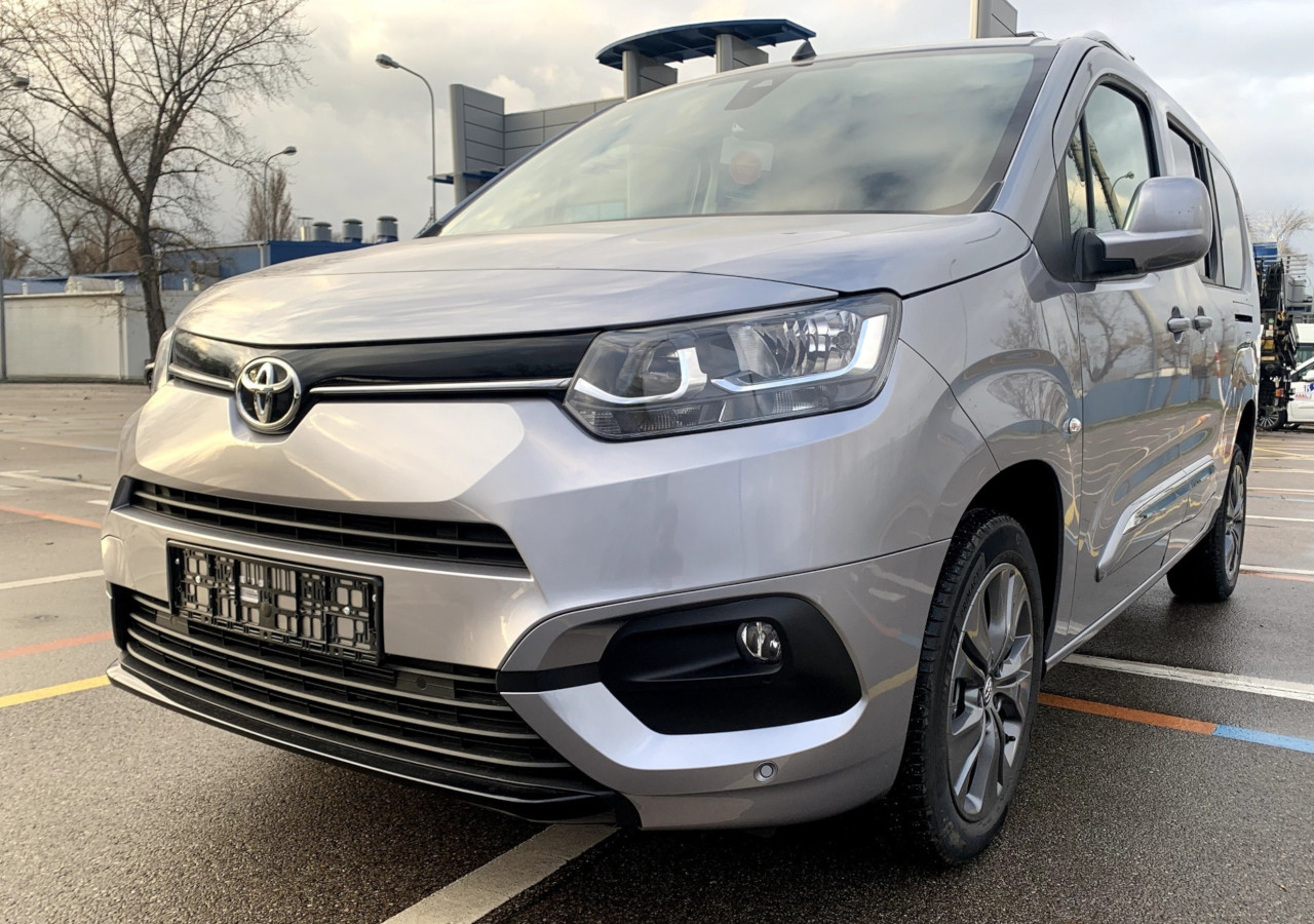 Emico - Tripod Mobility WAV’s - Toyota PROACE CITY Verso Long